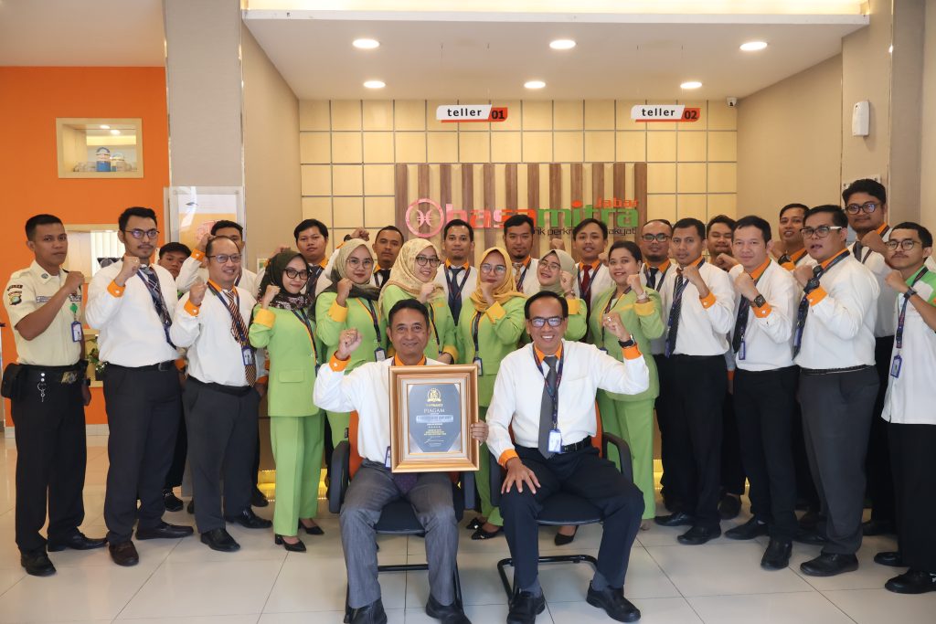 BPR Hasamitra Jabar Mendapat Penghargaan TOP 100 BPR 2024 dengan ASET ...